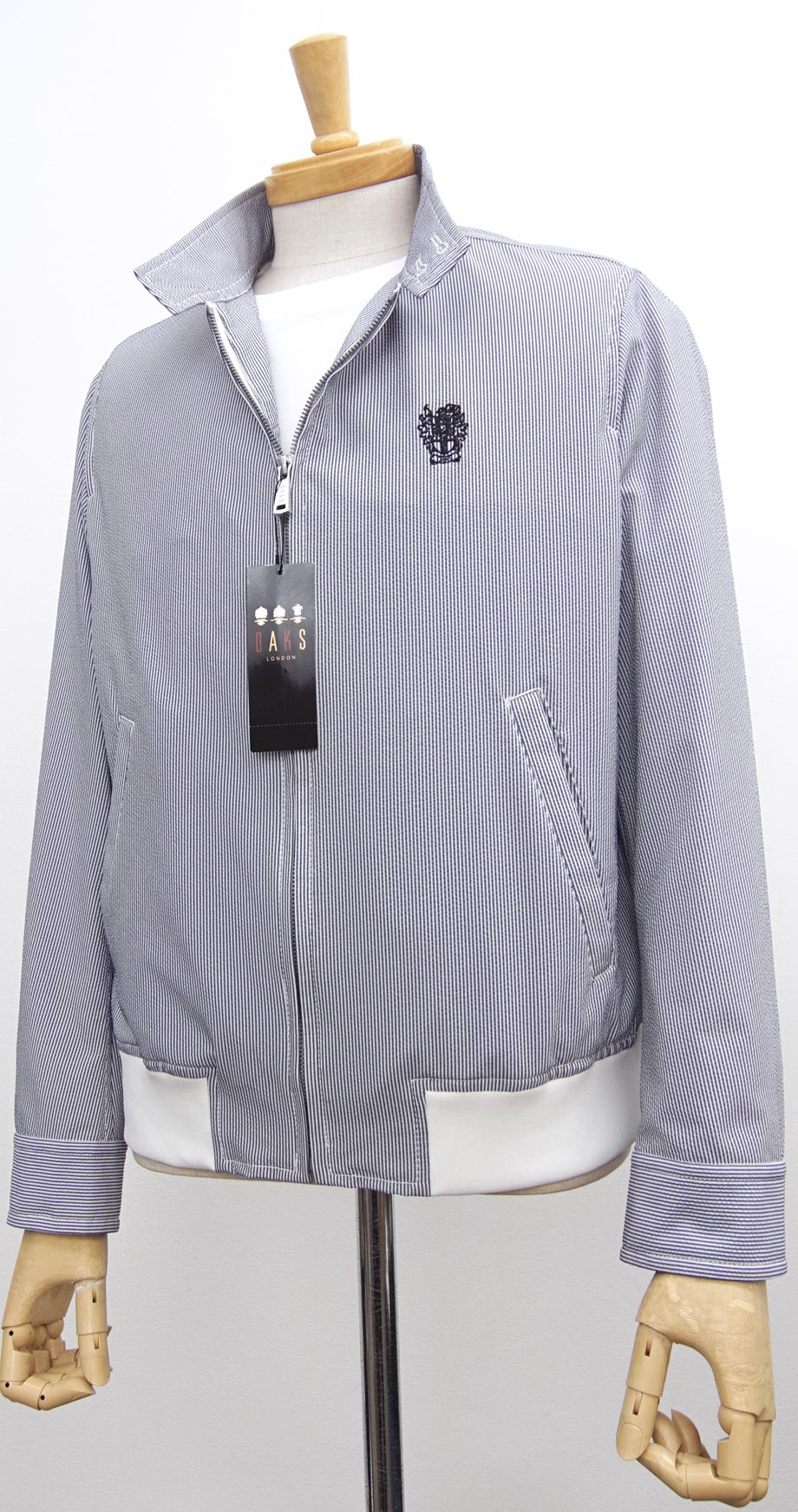 【未使用】[新品]定価64900円 DAKS ダックス【L】清涼シアサッカーブルゾン(ドリズラージャケット) 紋章ロゴ刺繍 快適なストレッチ 英国王室御用達の落札情報詳細 - Yahoo ...